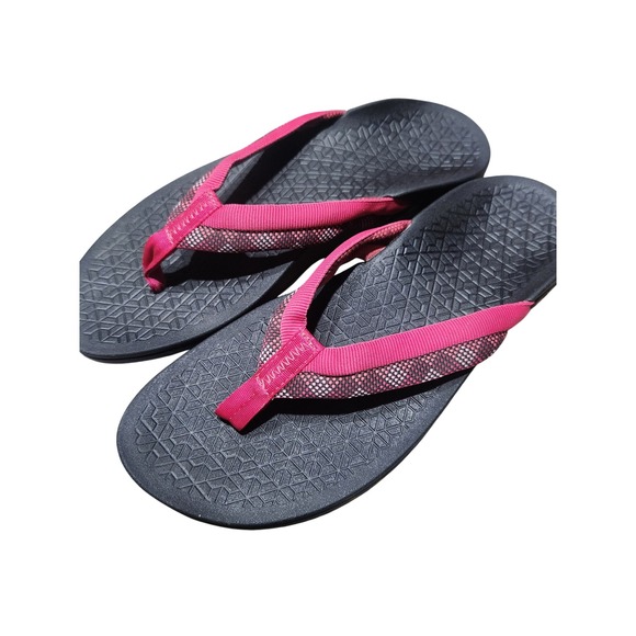 Chaco | Shoes | Chaco Raspberry Colored Checkered Aurora Cloud Flip ...